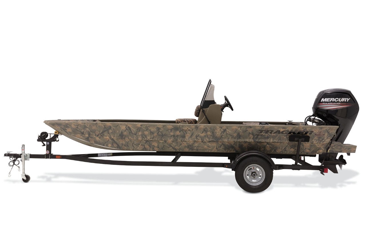 TRACKER® Boats at Bass Pro and Cabela's Boating Centers