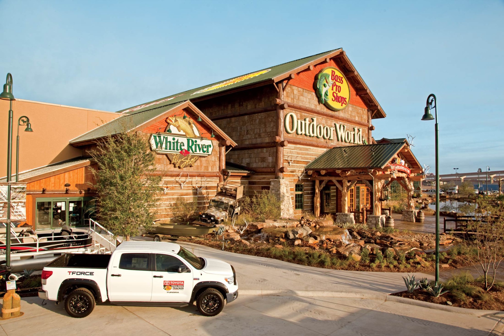 Bass Pro Boating Center | Harlingen, TX | Boat and ATV Dealer