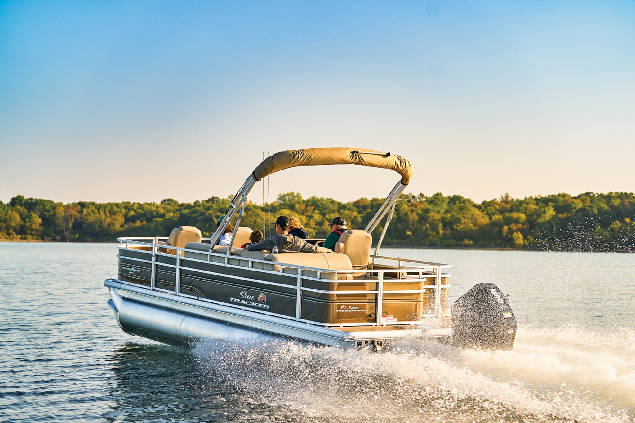 Model Year-End Clearance | Bass Pro Boating Centers